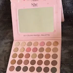 S.he | Makeup | A Warm Hug Eyeshadow Palette | Poshmark